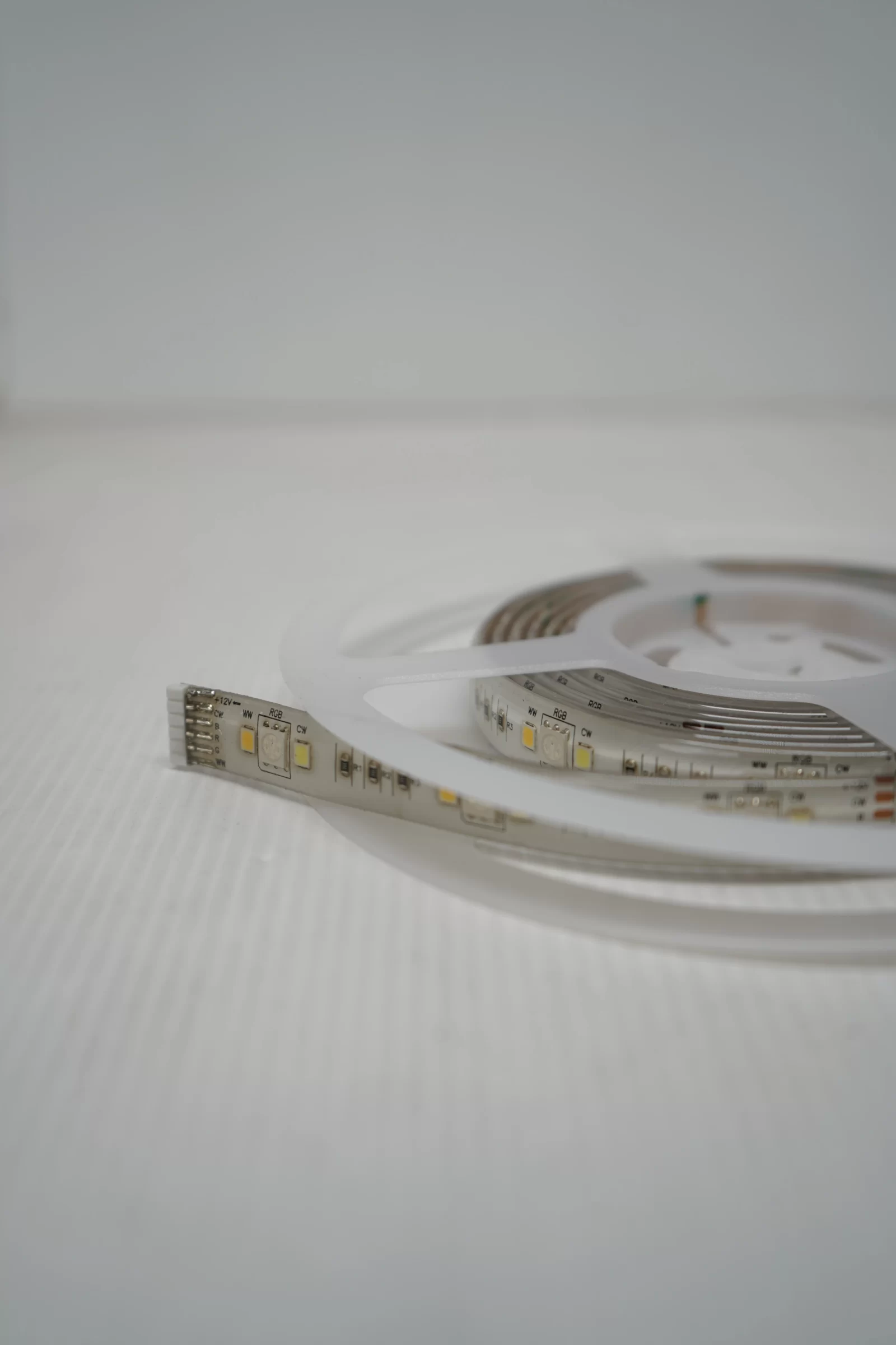 Ketahui 5 Cara Pasang Lampu LED Strip yang Tepat